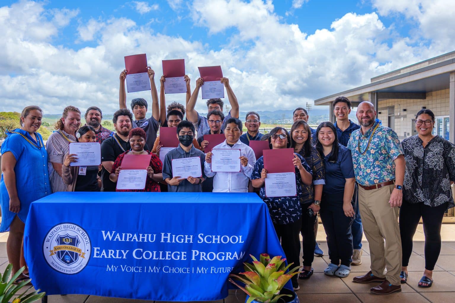 Waipahu High Students Make History in Early College Program | Governor ...